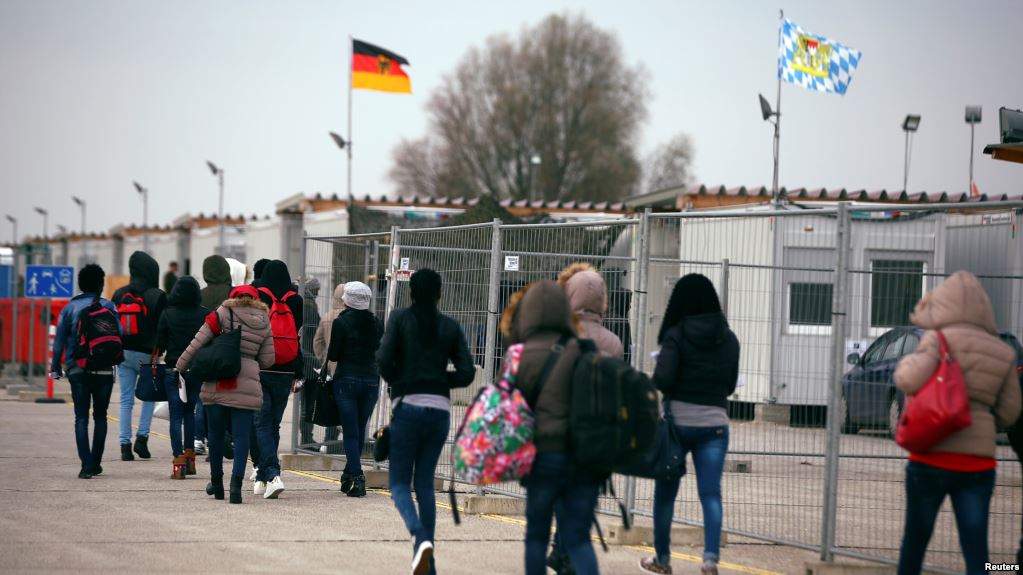 Germany suggests EU ease rules on deporting asylum seekers