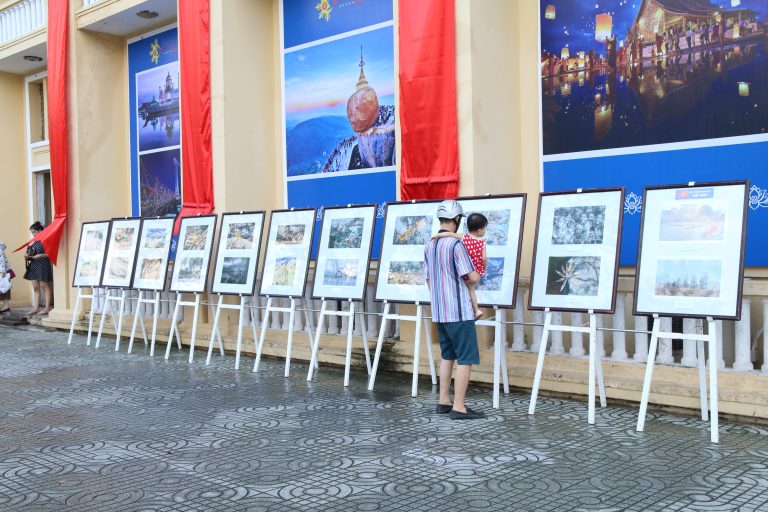 Photos of ASEAN people and culture on display