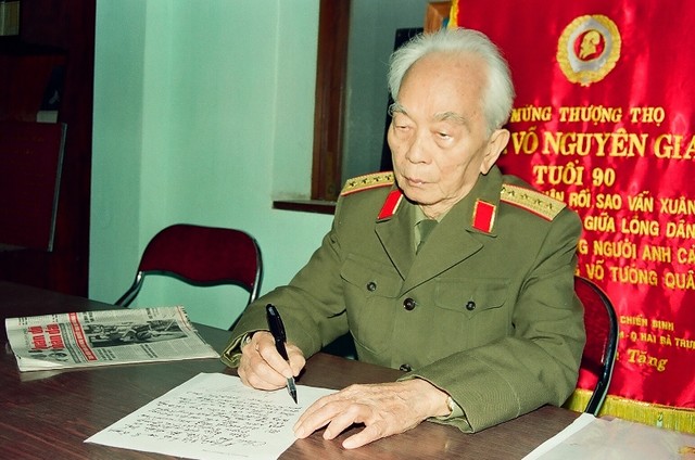 General Vo Nguyen Giap in the lenses of Tran Hong