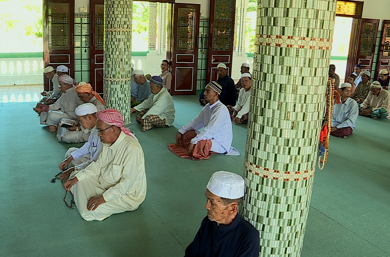 Cham ethnic villages shine with impressive cultural characteristics